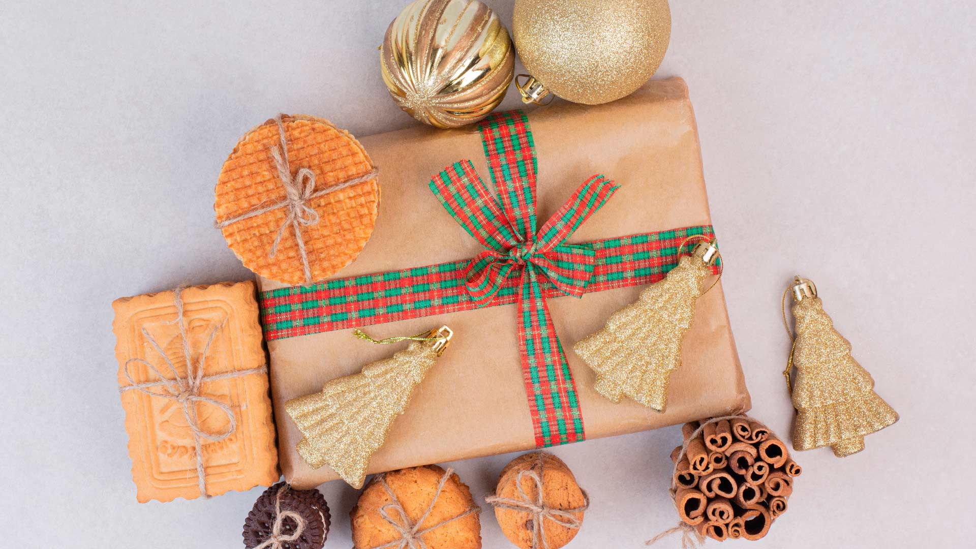 What is Usually in a Christmas Hamper? A Festive Guide to Holiday Gift ...